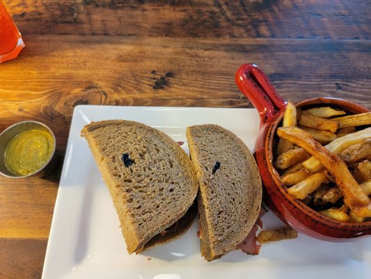 THE CORNED BEEF HOUSE - Updated December 2025 - 22 Photos & 28 Reviews ...