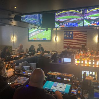 RUSTIC HOUSE SUMMERLIN SOUTH - Updated May 2024 - 63 Photos & 44 ...