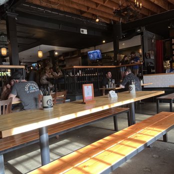 BERLINER PUB - Updated May 2024 - 719 Photos & 697 Reviews - 221 Main ...