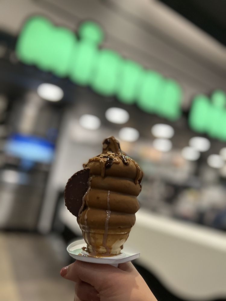 MISTER DIPS - Updated July 2024 - 264 Photos & 119 Reviews - 19 E Grand ...