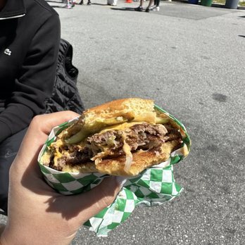 MAILLARDS SMASH BURGERS - Updated June 2024 - 69 Photos & 44 Reviews ...