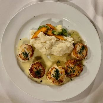 RUSSELL’S RESTAURANT - Updated August 2024 - 451 Photos & 556 Reviews ...