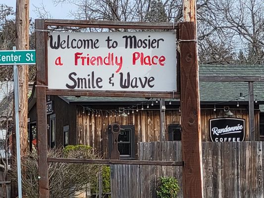 MOSIER TOTEM POLE PLAZA - Updated October 2025 - 72 Photos - 97949 US ...