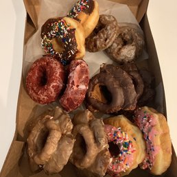 FOX’S DONUT DEN - Updated November 2025 - 273 Photos & 356 Reviews ...