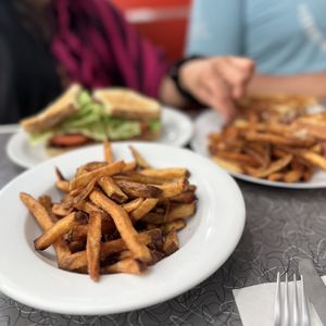 DREAMLAND DINER - Updated August 2025 - 2615 Portage Avenue, Winnipeg ...