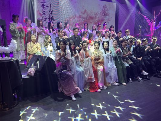 THEME HOUSE - 41 Photos & 20 Reviews - 610 W 24th Pl, Chicago, Illinois ...