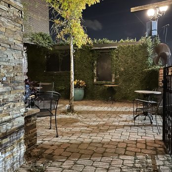 THE BULLDOG - Updated January 2026 - 140 Photos & 192 Reviews - 4385 ...