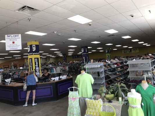 GOODWILL STORE AND DONATION CENTER - Updated December 2025 - 10 Photos ...