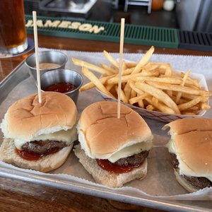 SLIDER INN - DOWNTOWN - 113 Photos & 74 Reviews - 363 Mulberry St ...