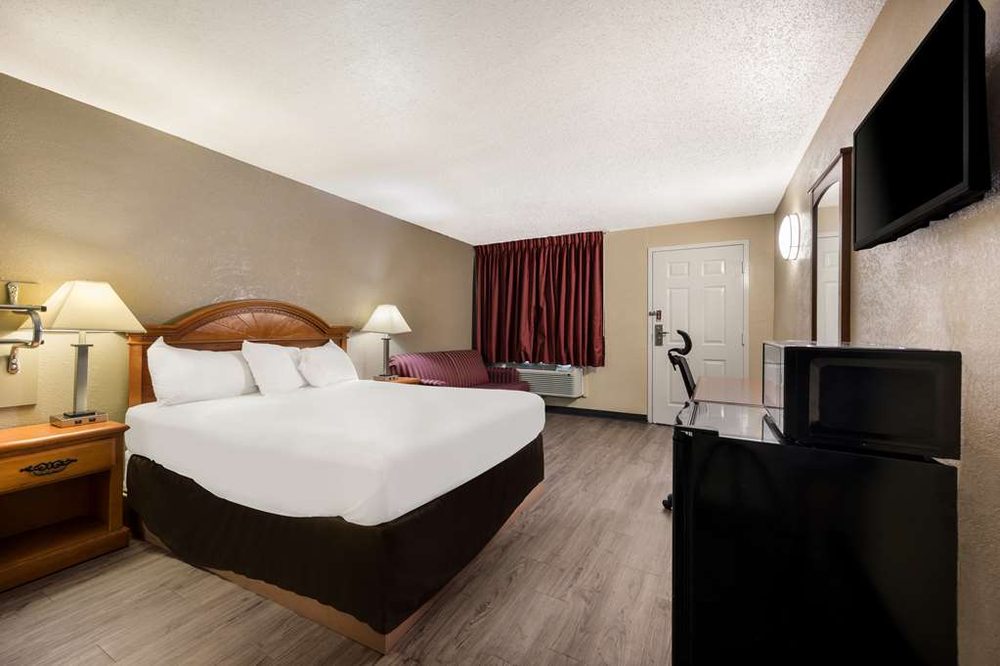 KNIGHTS INN COLLEGE STATION - Updated December 2025 - 87 Photos - 104 ...