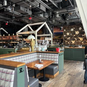 FOUNDING FARMERS RESTON STATION - Updated December 2025 - 1472 Photos ...