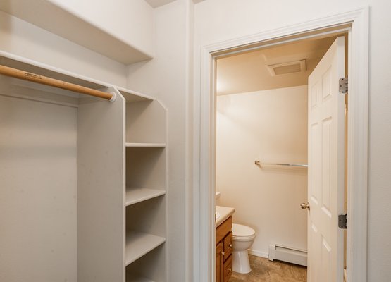 TOWN SQUARE MANOR - Updated July 2024 - 33 Photos - 1536 Charter Cir ...