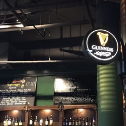 THE PLAYWRIGHT IRISH PUB - Updated October 2025 - 194 Photos & 192 ...