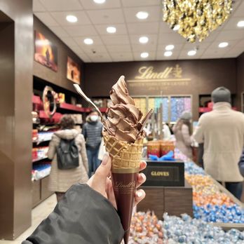 LINDT CHOCOLATE SHOP - Updated August 2025 - 68 Photos & 70 Reviews ...