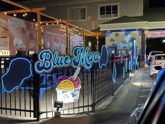 BLUE MOO - Updated October 2025 - 31 Photos & 21 Reviews - 9035 S ...