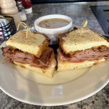 RED ROCK CAFE AND SPORTS BAR - Updated September 2025 - 175 Photos ...