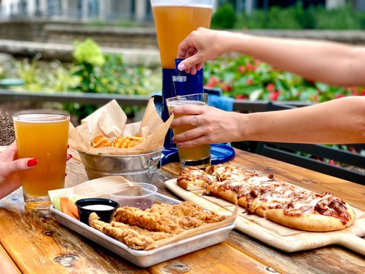 SIX STRING GRILL & STAGE - Updated August 2024 - 146 Photos & 140 ...