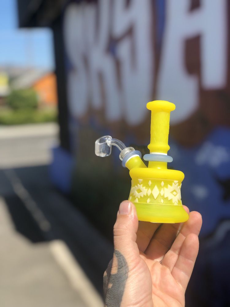 SKY HIGH SMOKE N’ ACCESSORIES - Updated August 2024 - 10 Photos & 17 ...