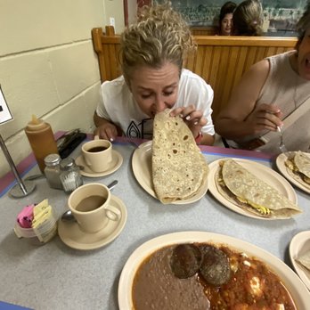 ISABEL’S CAFE - Updated June 2024 - 119 Photos & 176 Reviews - Hwy 100 ...