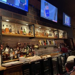 FIXTURE PIZZA PUB - Updated December 2025 - 386 Photos & 361 Reviews ...