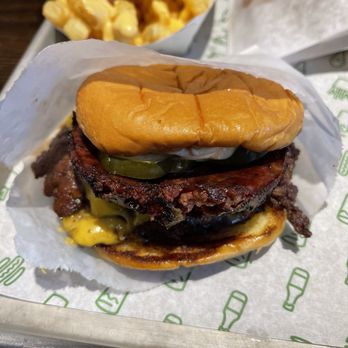 SHAKE SHACK DALLAS, UPTOWN - Updated January 2026 - 647 Photos & 651 ...