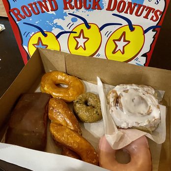 ROUND ROCK DONUTS - 2252 Photos & 3153 Reviews - 106 W Liberty Ave ...