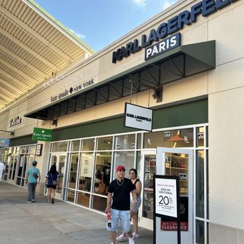 CHICAGO PREMIUM OUTLETS - Updated September 2025 - 424 Photos & 420 Reviews - 1650 Premium ...
