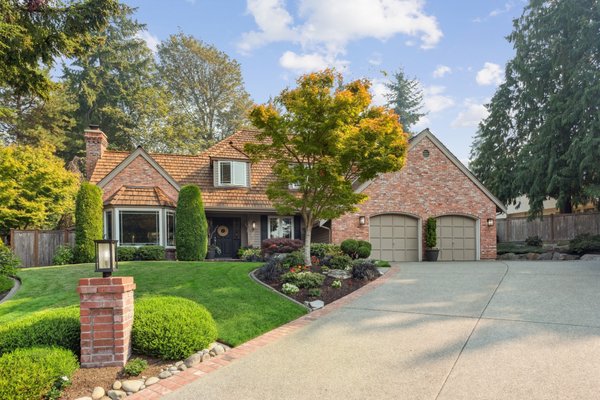 KELLY AZZARELLO -COMPASS REAL ESTATE - Updated December 2025 - 700 ...