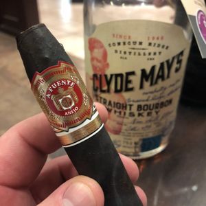 OUTLAW CIGAR CO - 63 Photos & 50 Reviews - 13700 Metcalf Ave, Overland ...
