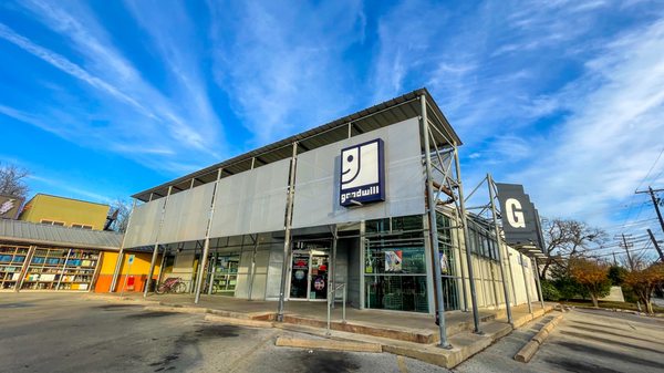 GOODWILL CENTRAL TEXAS - LAKE AUSTIN - Updated March 2025 - 25 Photos ...