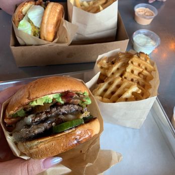 GAMI BURGER - Updated August 2025 - 128 Photos & 58 Reviews - 5093 Fair ...