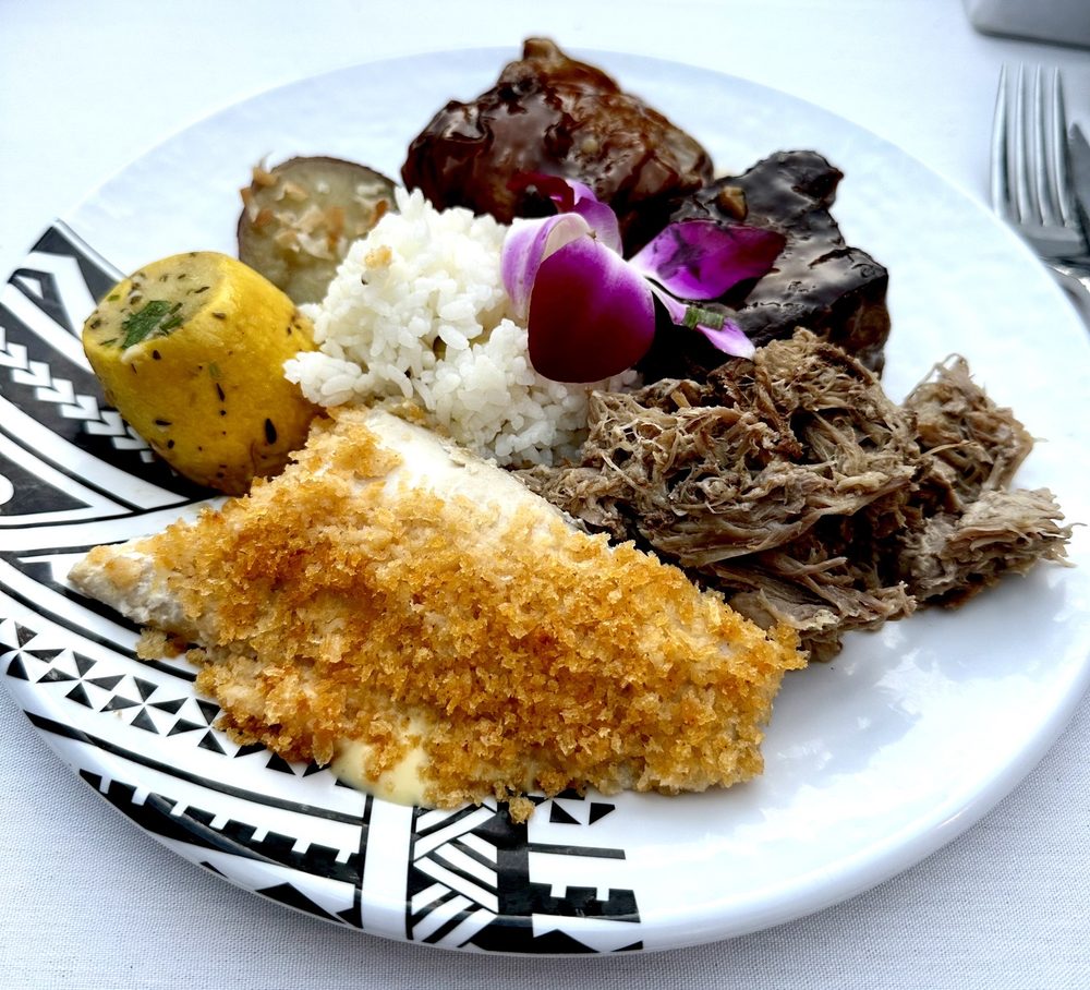 HALE KOA LUAU - 29 Photos & 10 Reviews - 2055 Kālia Rd, Honolulu ...