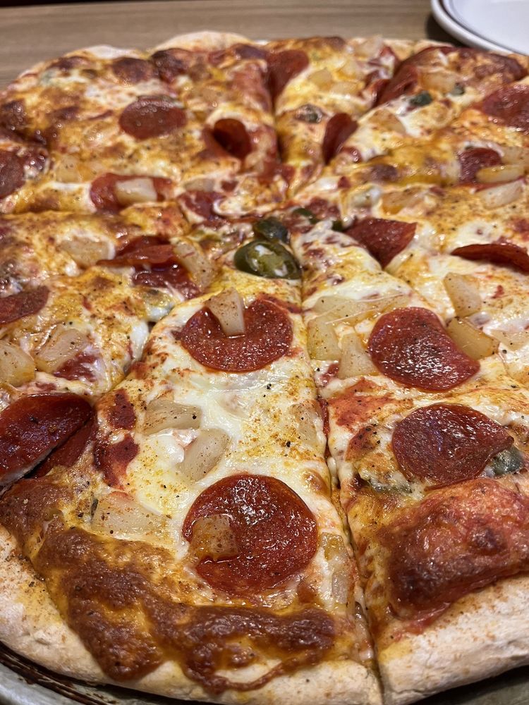 MAMA NICK’S CIRCLE PIZZERIA - Updated December 2025 - 13 Photos & 34 ...