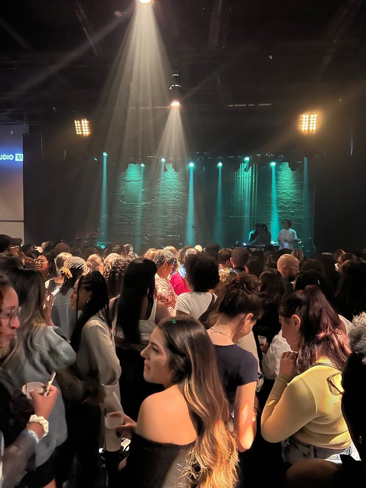 LE STUDIO TD - Updated April 2025 - 25 Photos - 305 Rue Saint-Catherine ...