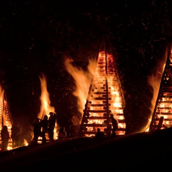 BONFIRES ON THE LEVEE - Updated December 2025 - 52 Photos & 10 Reviews ...