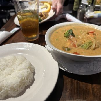 ZAKURA SUSHI & THAI RESTAURANT - Updated October 2025 - 45 Photos & 39 ...