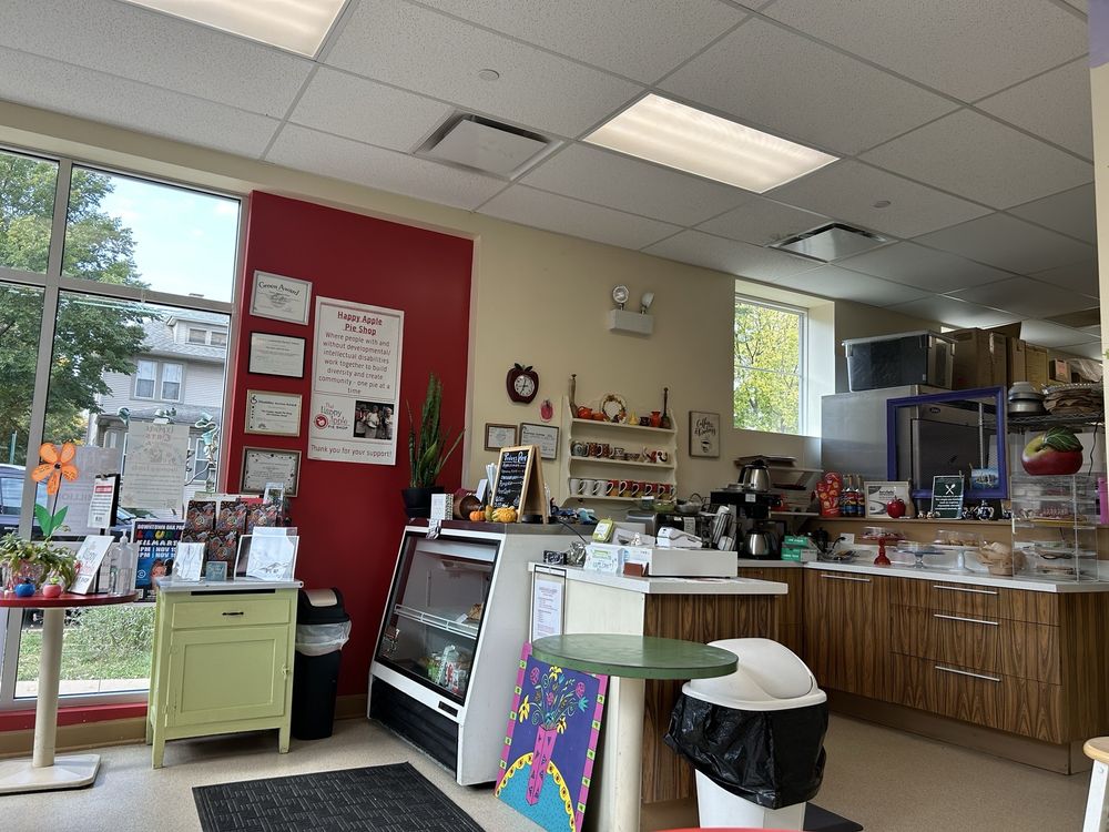THE HAPPY APPLE PIE SHOP - Updated December 2025 - 80 Photos & 90 ...