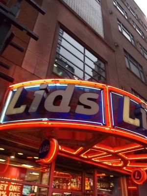 LIDS - Updated August 2025 - 28 Photos & 38 Reviews - 243 W 42nd St ...