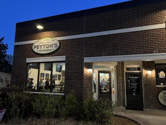 PEYTON’S PIE COMPANY - Updated October 2025 - 105 Photos & 118 Reviews - 5609 Main St, Flowery ...