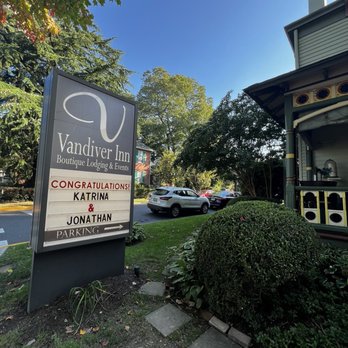 VANDIVER INN - Updated December 2025 - 48 Photos & 61 Reviews - 301 S ...