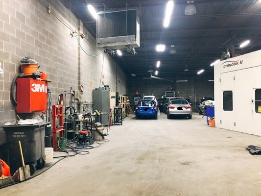 AUTO BODY WORLD - Updated December 2025 - 25 Photos & 92 Reviews - 9425 ...