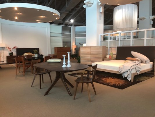 SHOWPLACE - Updated January 2026 - 211 E Commerce Ave, High Point ...