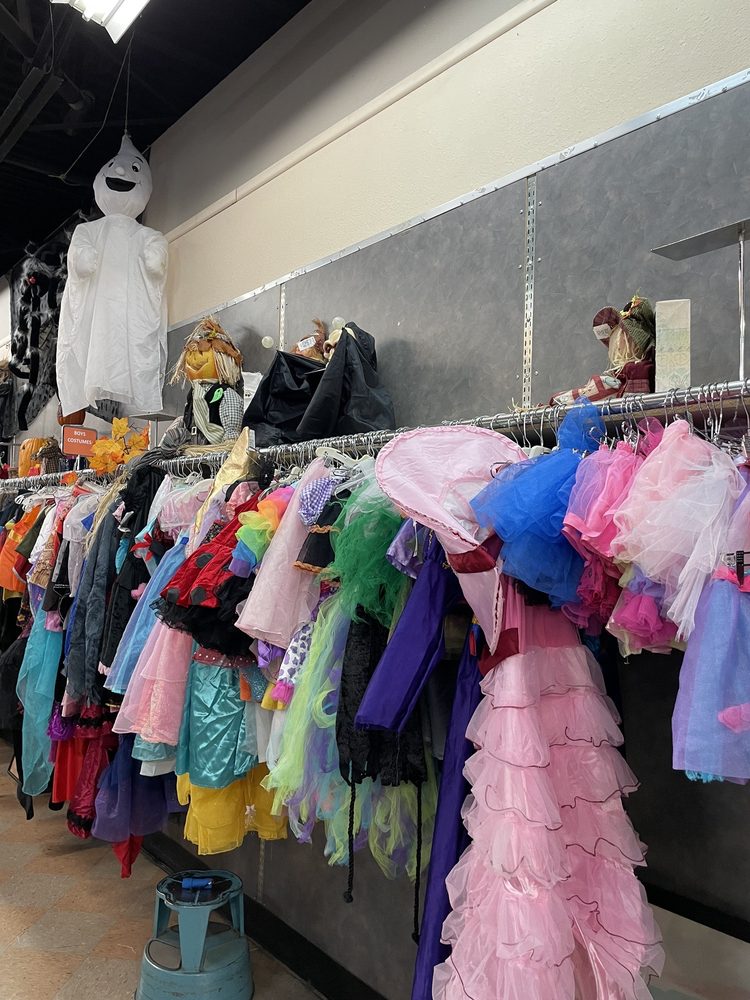 THRIFT TOWN - Updated June 2024 - 89 Photos & 73 Reviews - 3900 Menaul ...