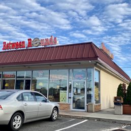 BETWEEN ROUNDS BAGEL DELI & BAKERY - Updated May 2025 - 100 Photos & 90 ...