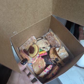 ISGRO PASTRIES - Updated January 2025 - 677 Photos & 598 Reviews - 1009 ...