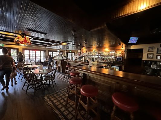 BARTHOLOMEWS PUB - Updated May 2026 - 251 Photos & 160 Reviews - 777 ...