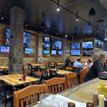 HOGS AND HEIFERS SPORTS BAR AND GRILL - Updated January 2026 - 10 ...