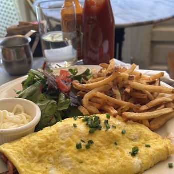 CAFÉ LULUC - Updated May 2024 - 1758 Photos & 1654 Reviews - 214 Smith ...