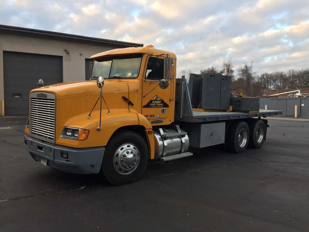 SUMMIT CRANE - Updated August 2025 - 17 Photos - 19 Sparks St ...