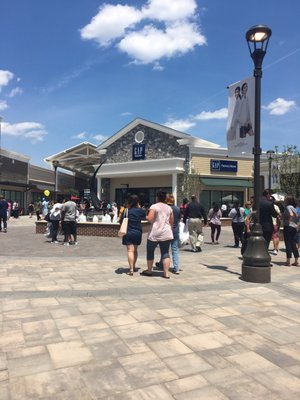 NORFOLK PREMIUM OUTLETS - Updated October 2025 - 466 Photos & 159 ...